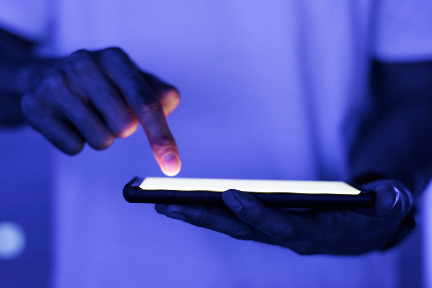 Blue light and how it affects the eyes - Permeff Eye Care